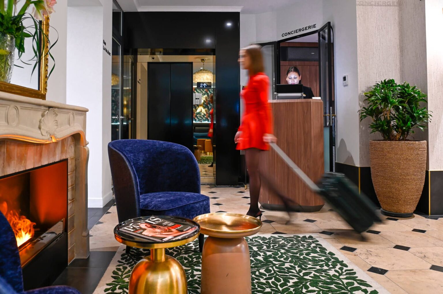 Hotel Cambon services, concierge, breakfast, room service, bar.